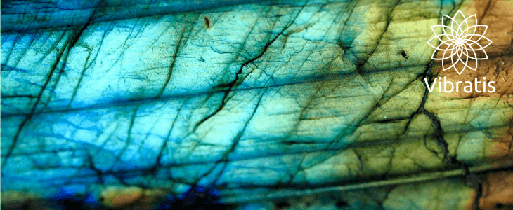 La Pierre de Labradorite : Propriétés et Vertus | Vibratis